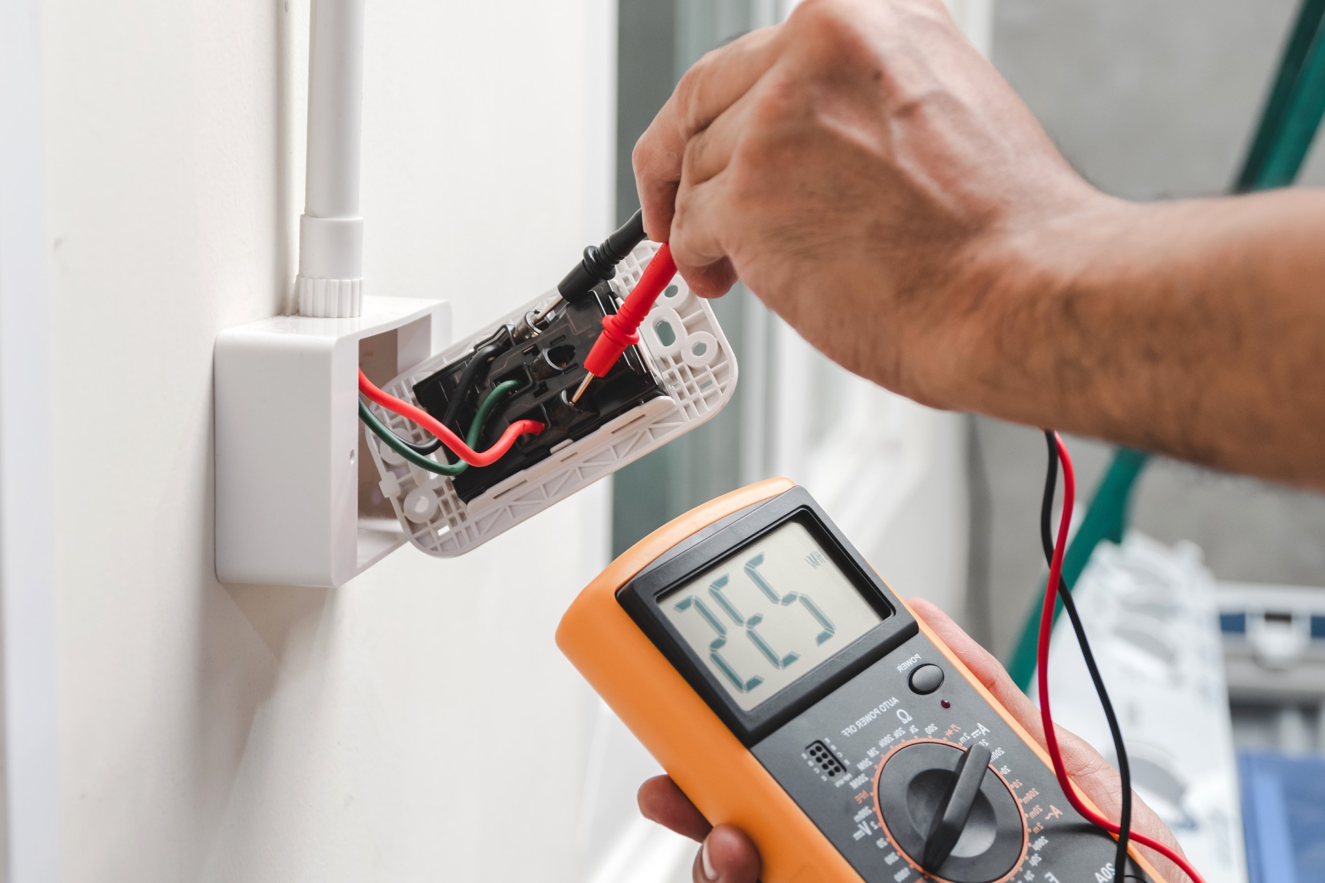 Instalaciones eléctricas | Málaga | Omelec